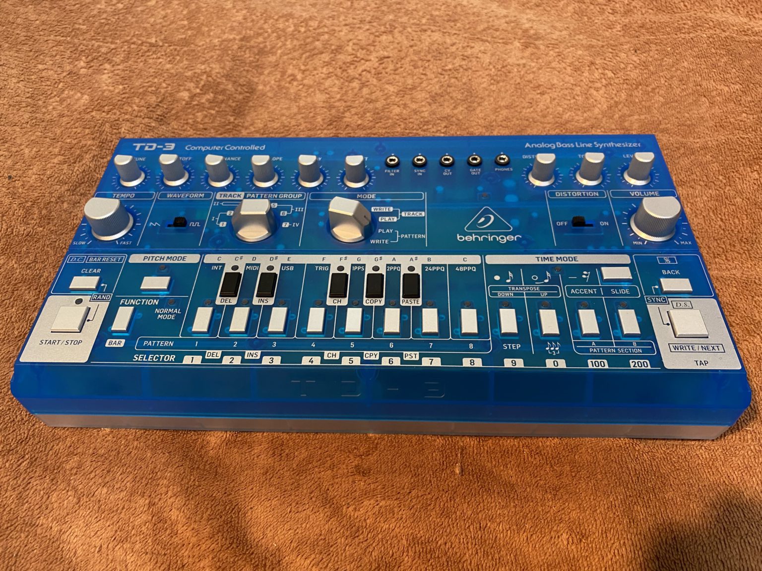 「今」買うべきTB-303クローンはこれ！BEHRINGER TD-3【レビュー】 | Adolescent Music